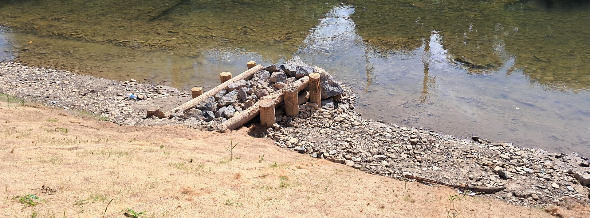 Restaurado un tramo de la margen izquierda del Cadagua a su paso por el ...