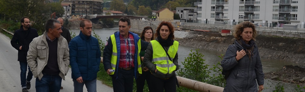 Ana Oregi visita las obras de defensa ante inundaciones en el Urumea ...