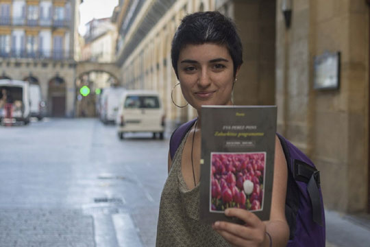 Eva Pérez-Pons publica su primer libro de poemas 'Zaharkitze ...